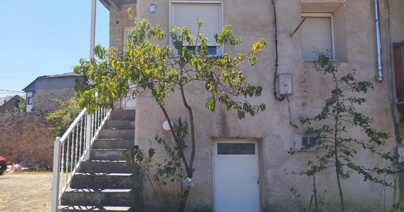 2 Häuser mit Seeblick zum Verkauf in León | Properstar