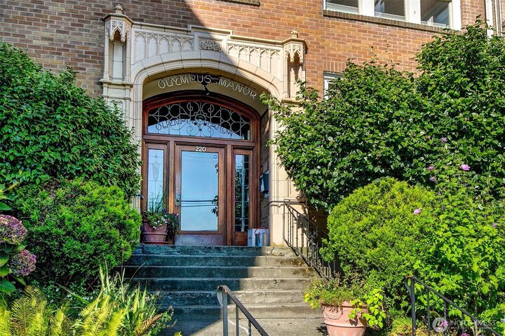 Coopérative de la région queen-anne - 220 W Olympic Place 308, 98119 ...