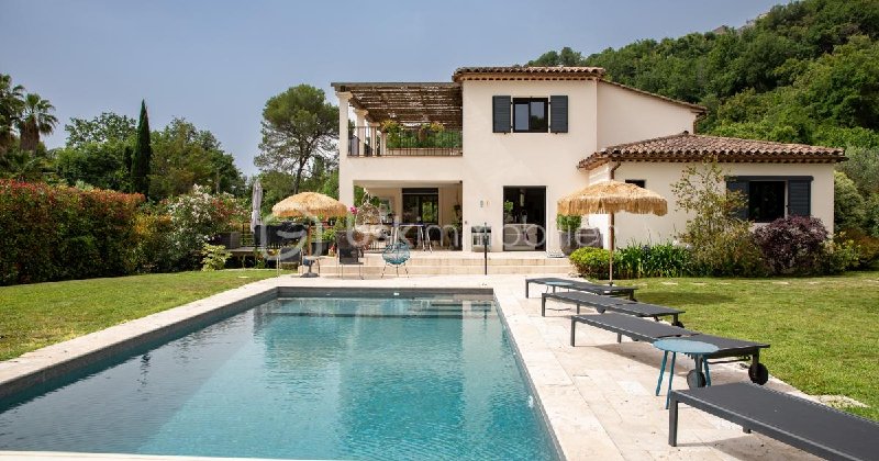1 Mansion house for Sale in Vence | Properstar