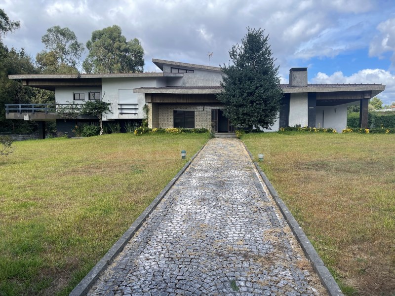 5 Bedroom House and Warehouse in Novais - Ruivães e Novais - 5 beds house for sale - Properstar