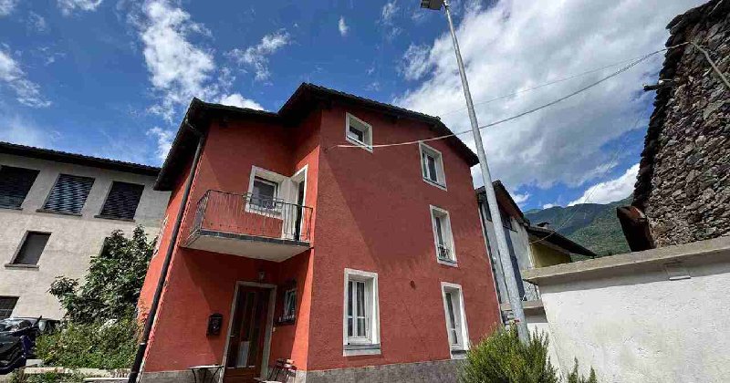 1 Home with Mountains view for Sale in Lumino | Properstar