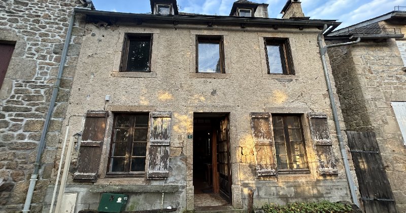 19 Apartamentos e casas para venda - La Roche-Canillac | Properstar PT