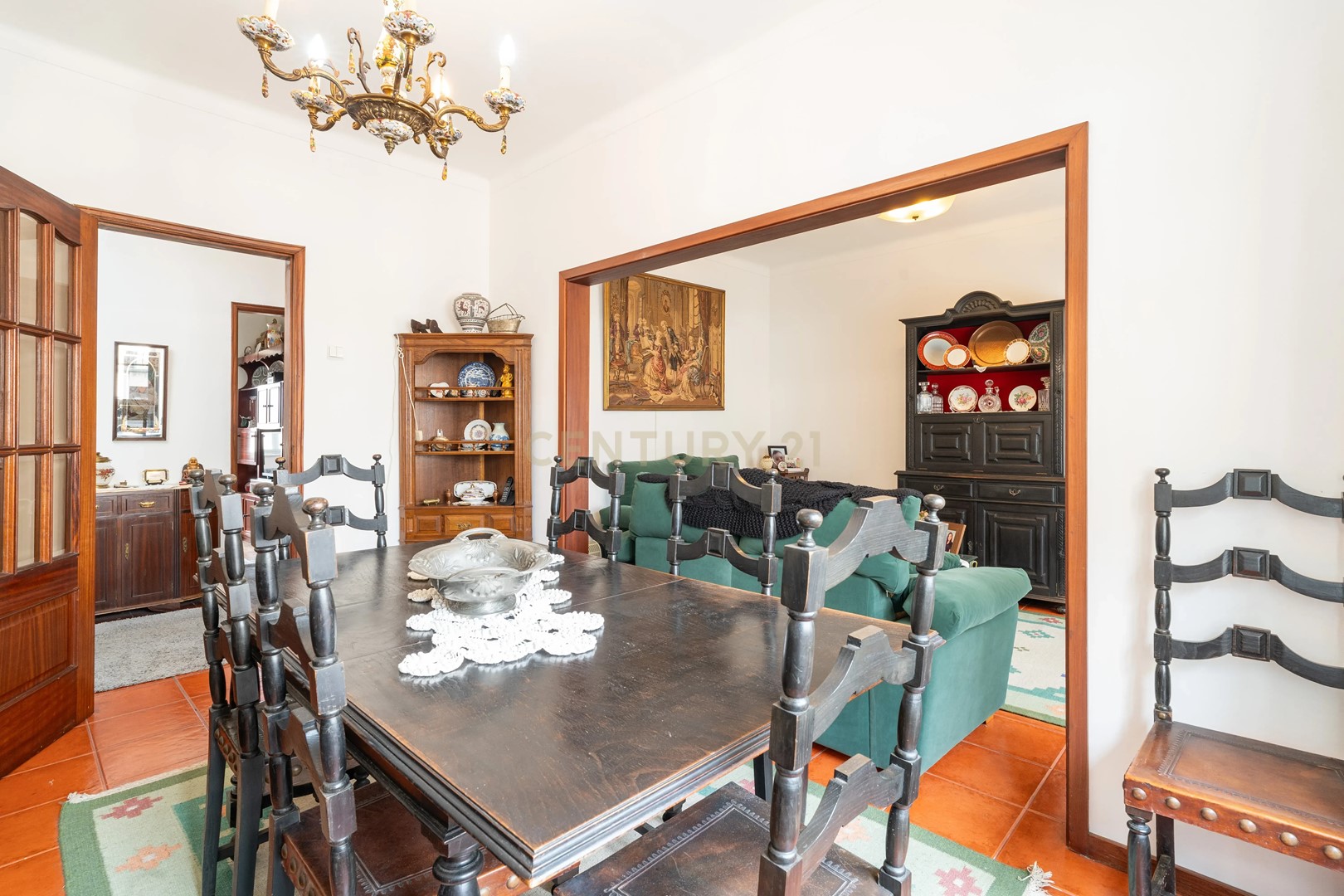 Charming 5-Room Apartment in Prime Coimbra Location - 5 beds apartment ...