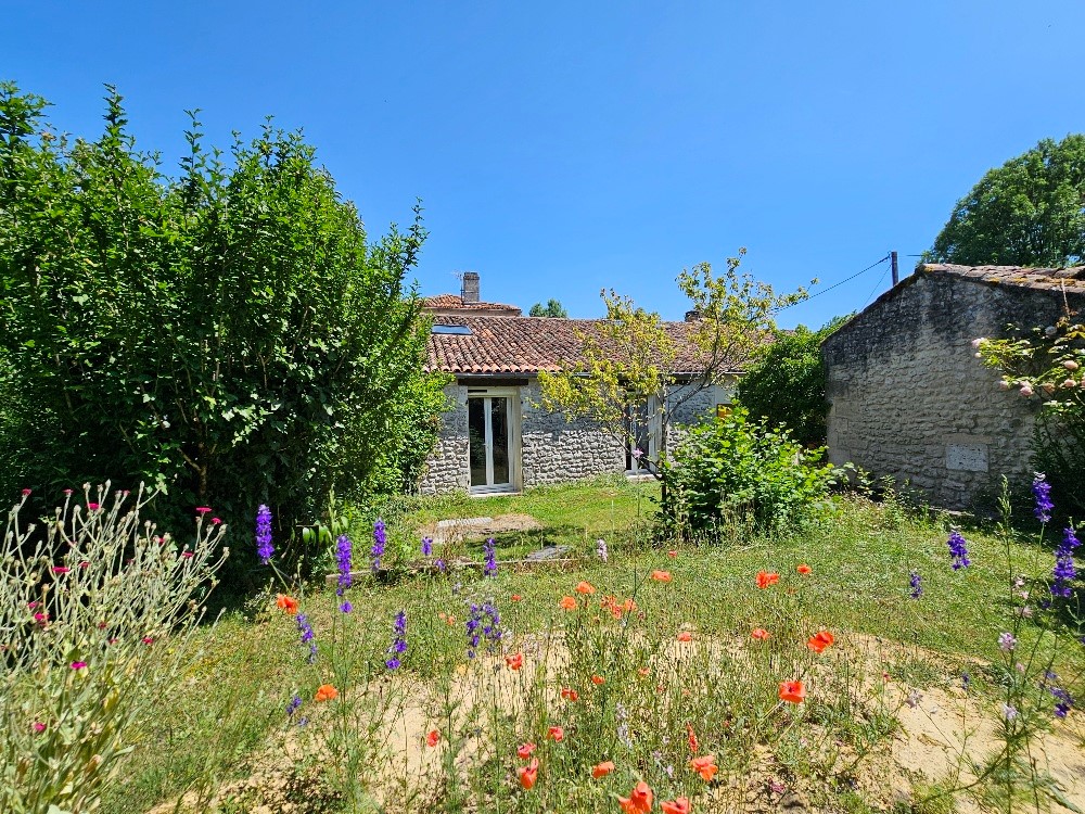 1 Appartement et maison à vendre avec jardin et garage - Boisné-la-Tude ...