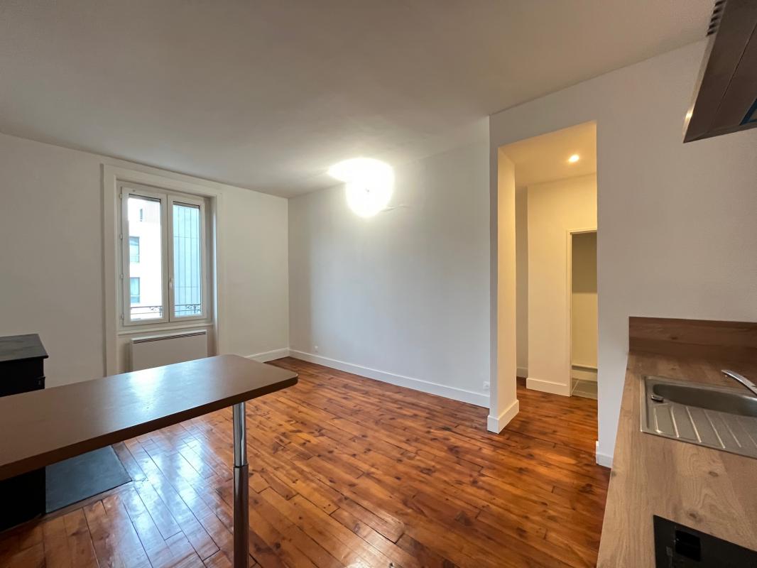 Superb renovated F2 38m2 in the Châteaucreux sector - 42000 Saint ...