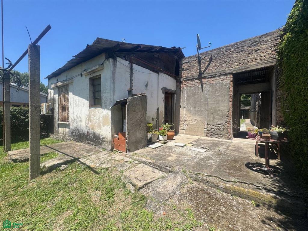 Sale of Townhouse with patio, Lomas de Zamora. - Bermudez 1660, B1832 ...