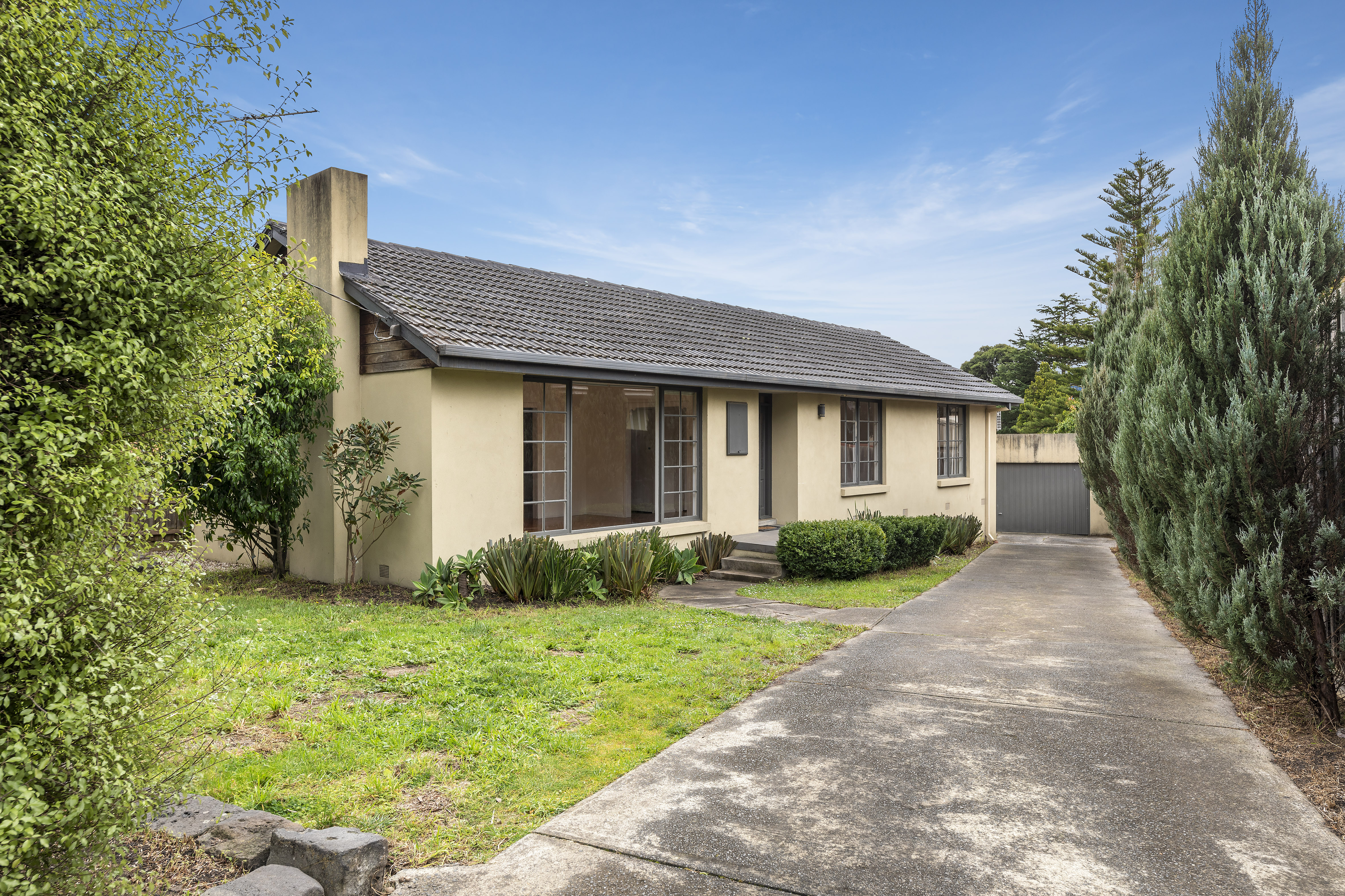 Low Maintenance Fresh Family Living in Modern Style - 13 Ashwood Drive ...