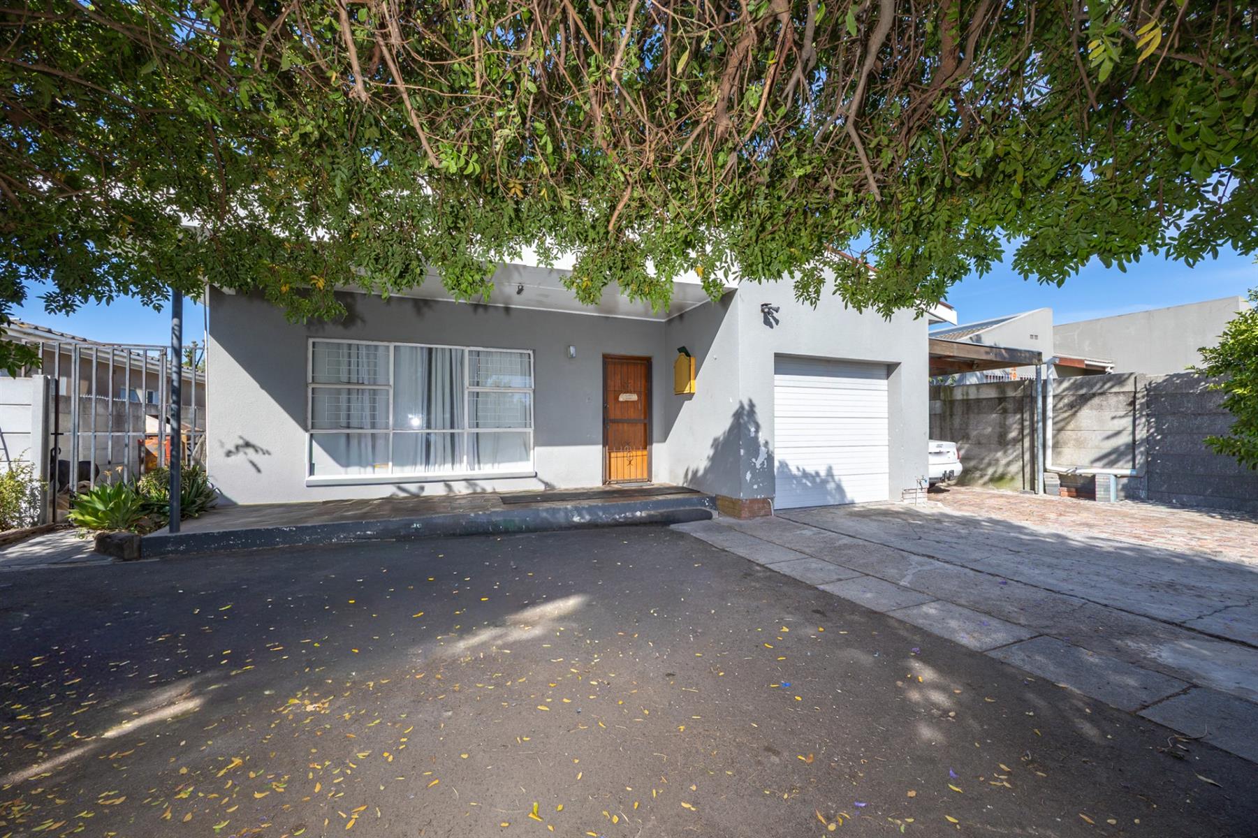 Maison spacieuse de 4 chambres avec un parking spacieux - Ajoutez votre ...