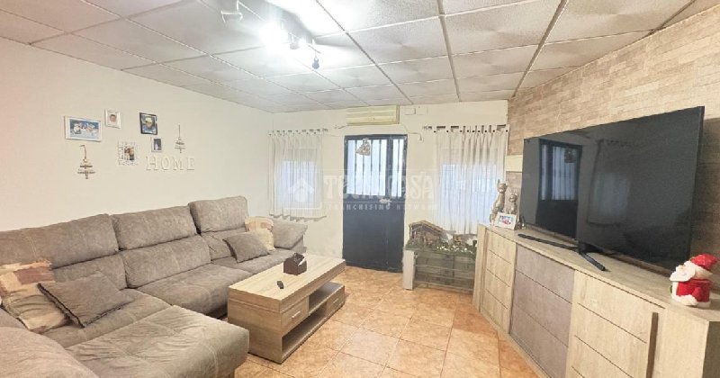 5 1+ bedrooms Houses for Sale in Llanos del Sotillo | Properstar