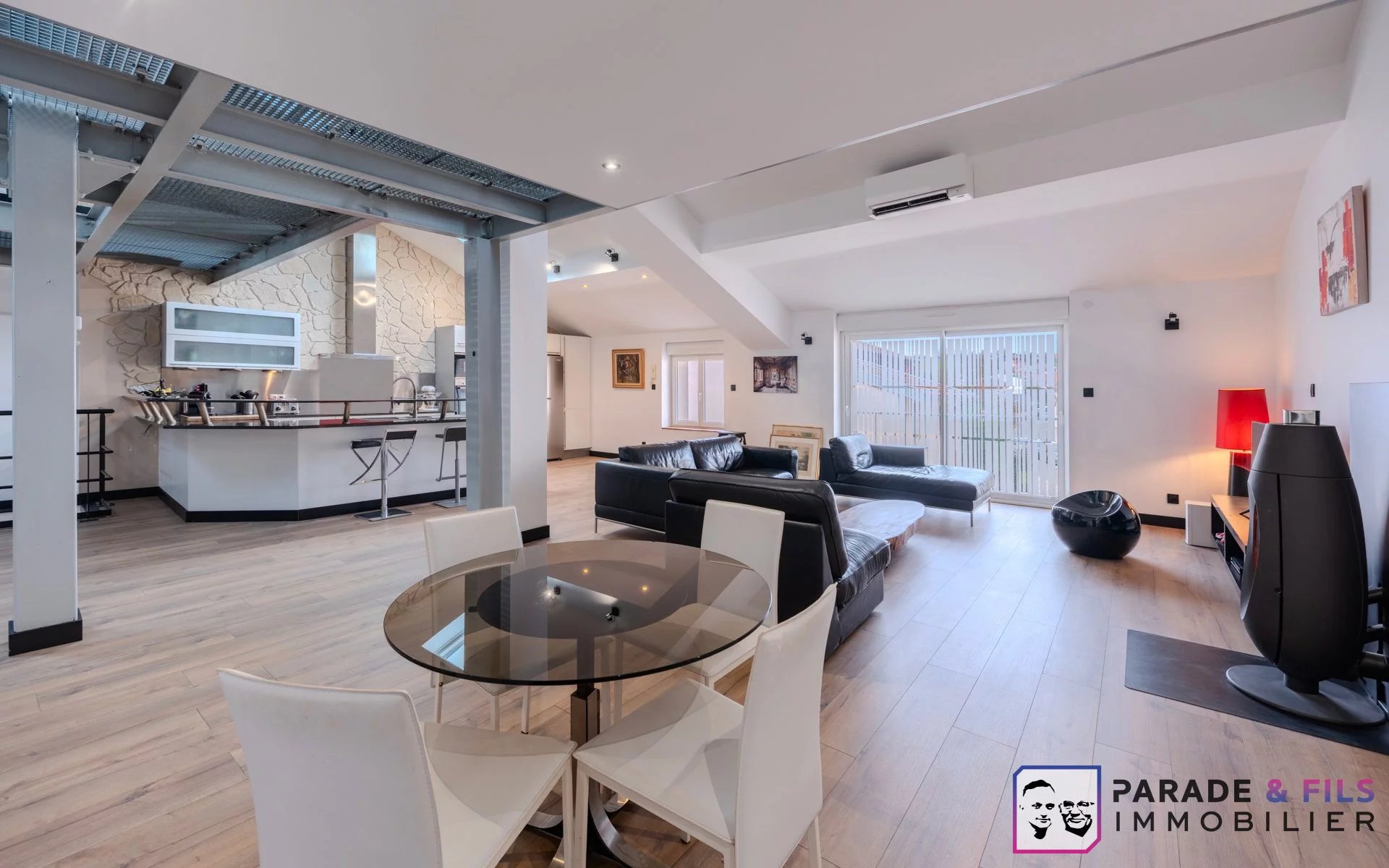 MAGNIFIQUE LOFT INDUSTRIEL DE 147 M2, GARAGE, 2 CHAMBRES, DPE C ...