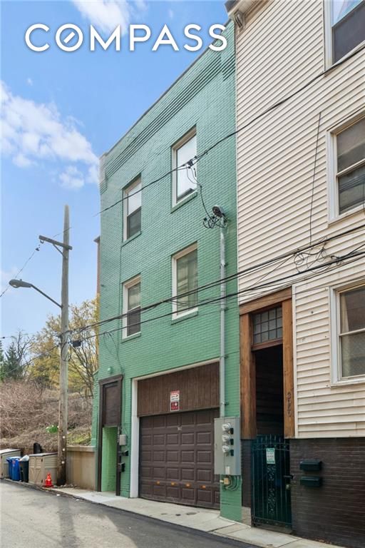 3052 Phelan Way, 15219 Pittsburgh - House with flats for sale - Properstar