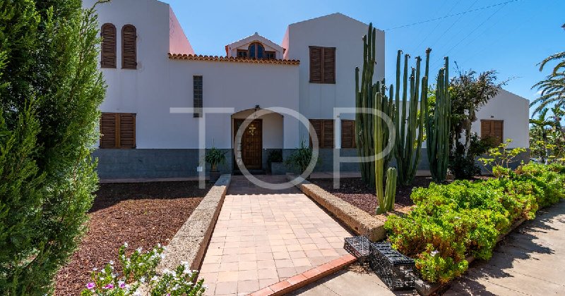 Exclusive detached finca with a project of four homes and sea views in ...