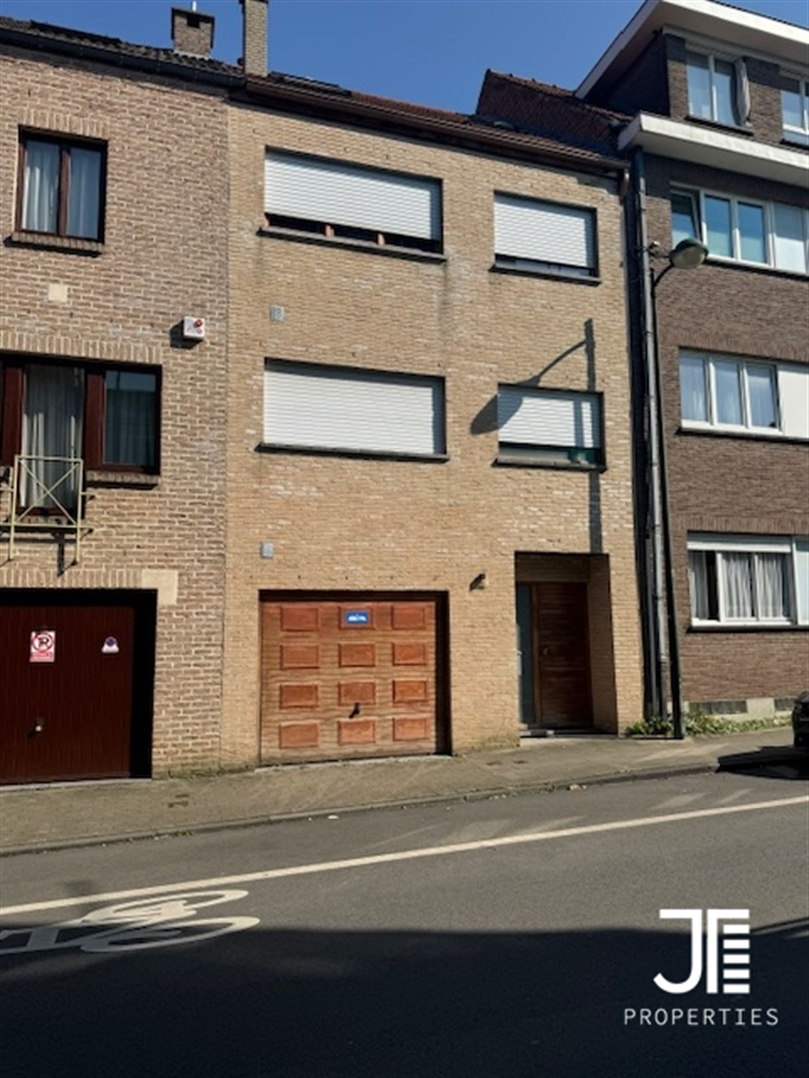 House - 4 bedrooms - 188.0 m2 - 760 000 € - For sale - Rue des Pierres ...