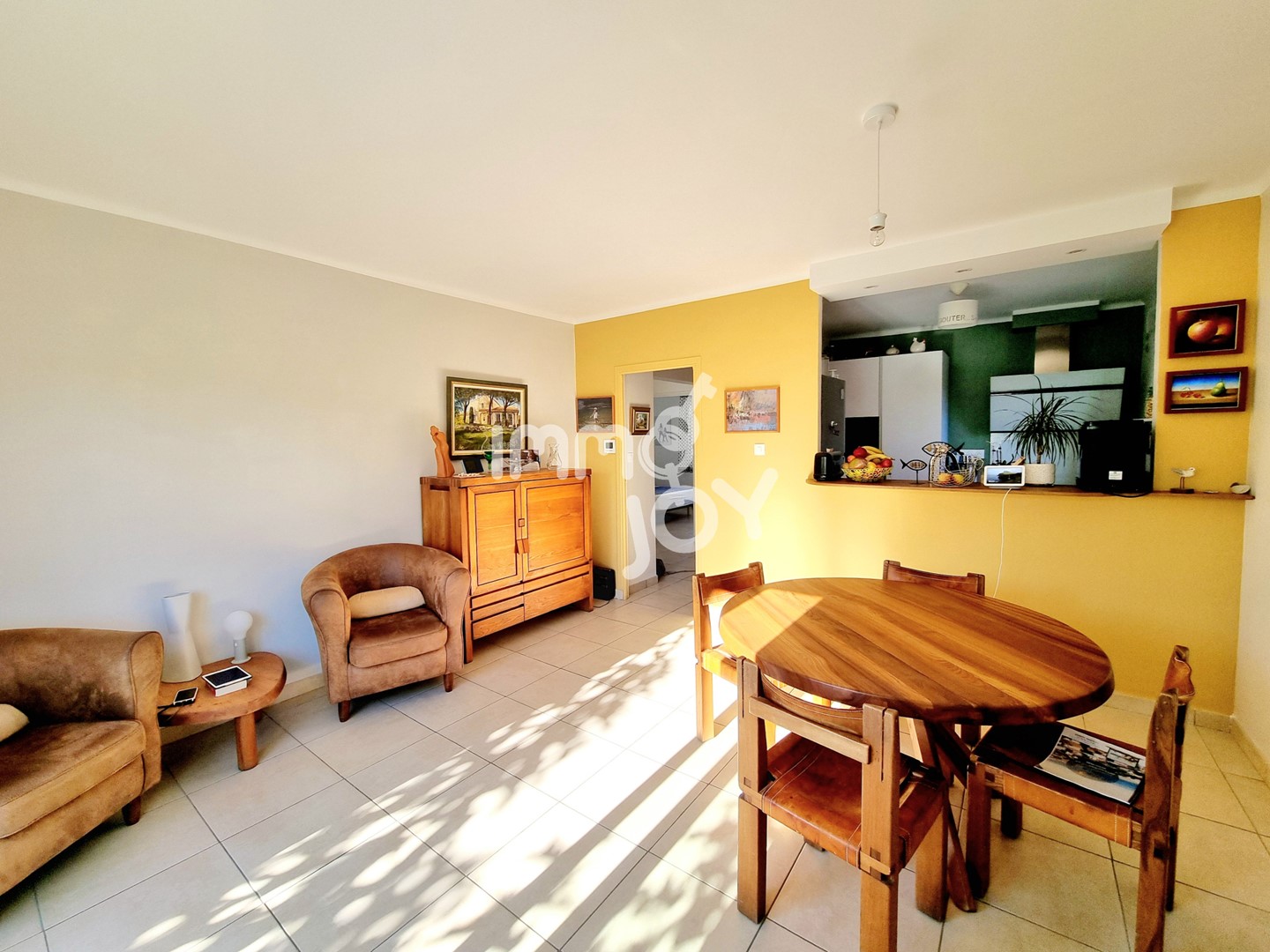 Apartment T4 of 67m2 with private courtyard 200meters from the sea ...