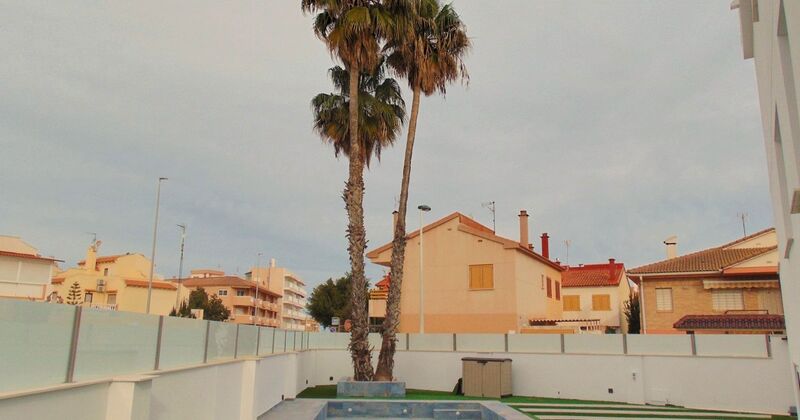 744 Appartementen en huizen met garage te koop in El Mojón | Properstar