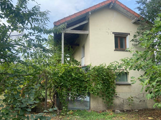 House to restore with barn on land of 577 M2 - 63190 Lezoux - 2 beds ...