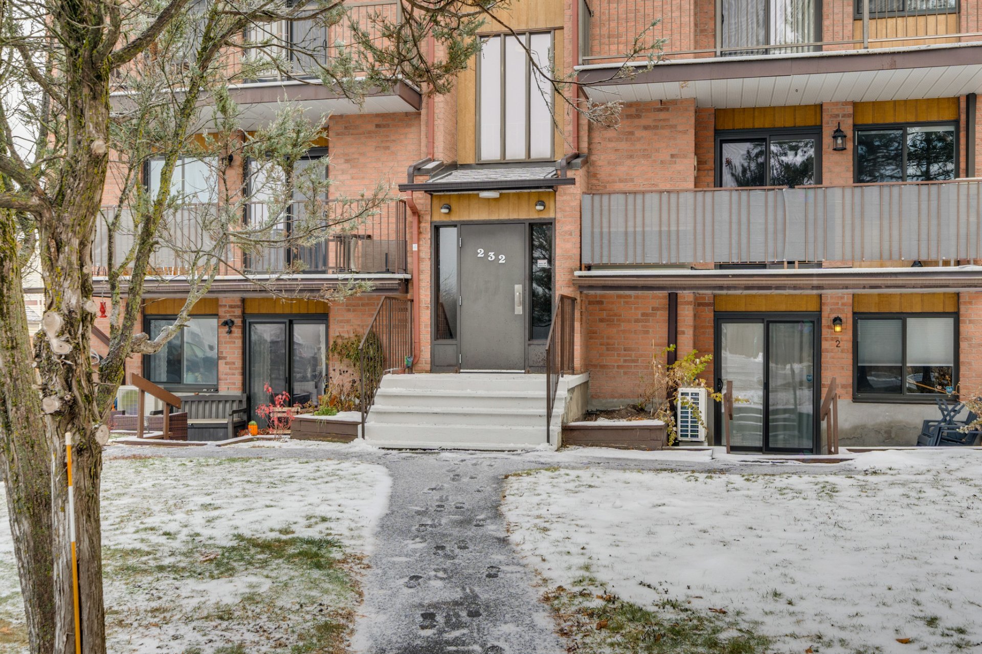 Bright condo with a warm, inviting vibe - 232 Boul. de la Cité-des ...