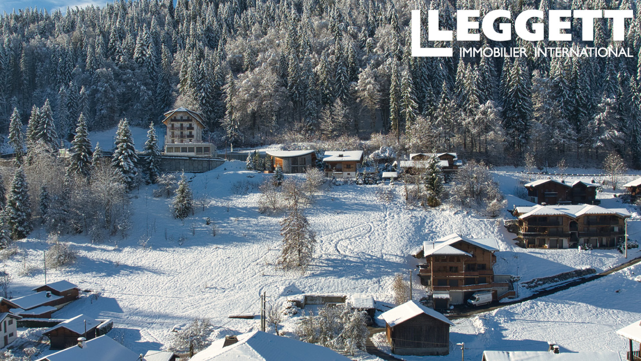 Morzine center building plot with a superb view of the mountains ...