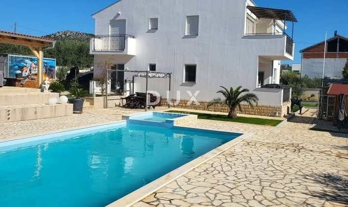 ZADAR, DONJA JAGODNJA - House with swimming pool, tavern and garage ...