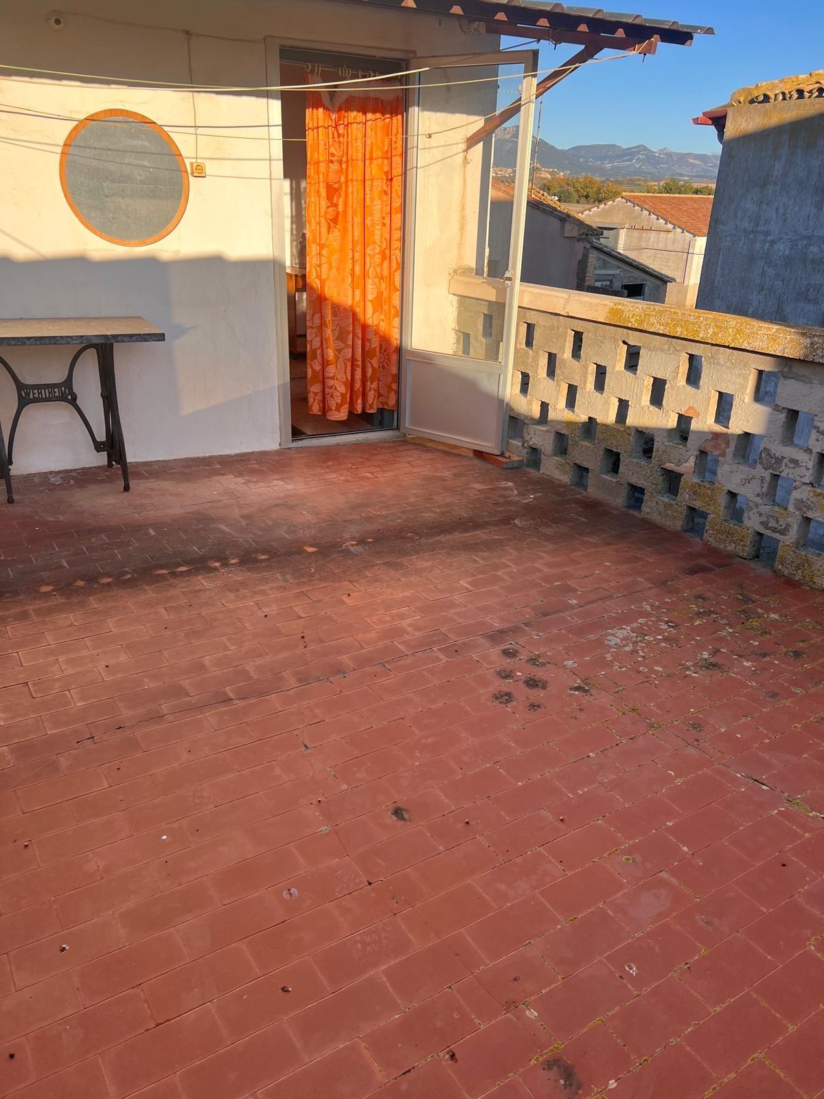 LARGE TOWN HOUSE NEAR HUESCA (QUINZANO) - La Sotonera - 6 beds house ...