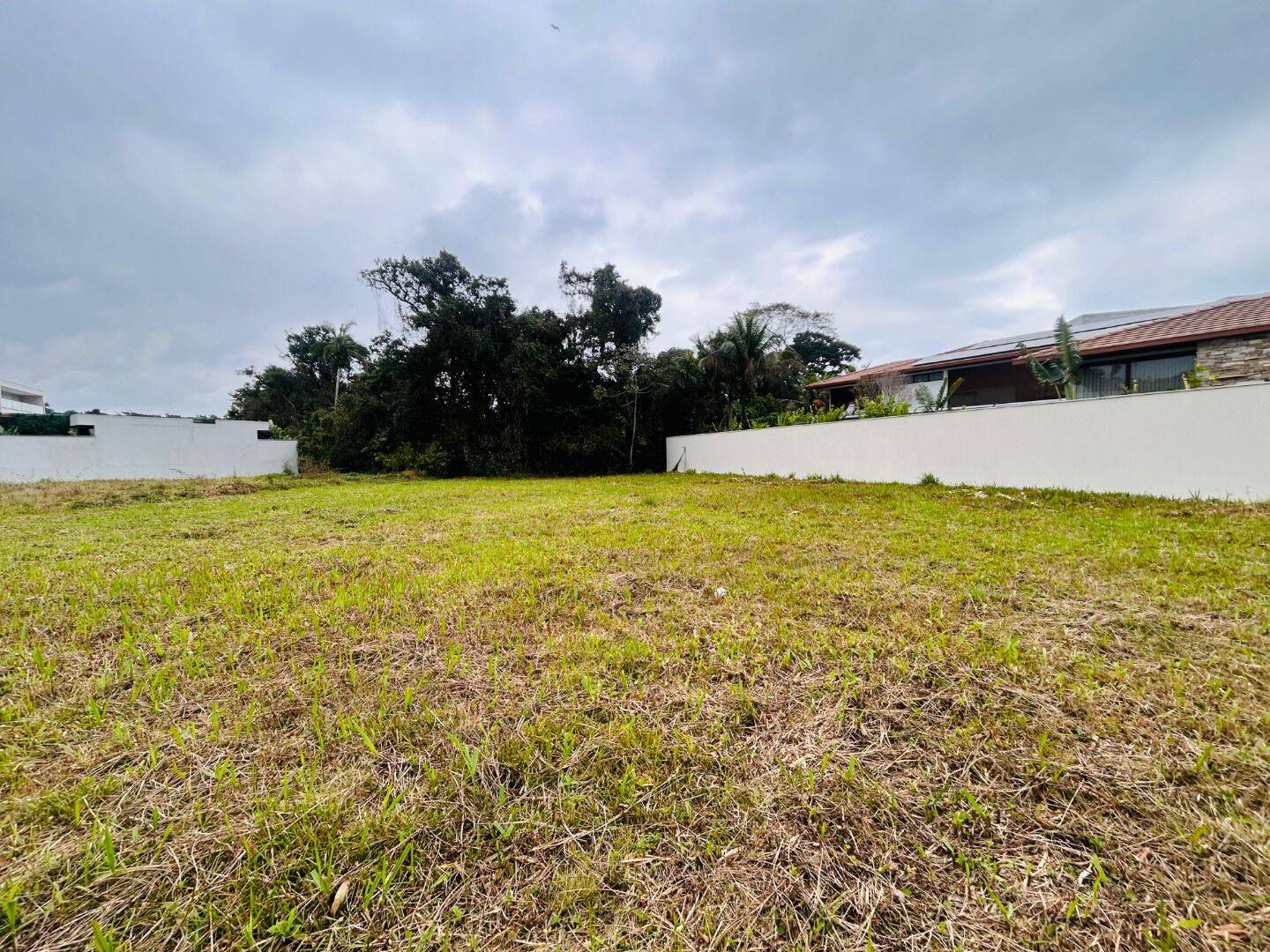 1 Land Plot for Sale in 11261-729 Bertioga | Properstar