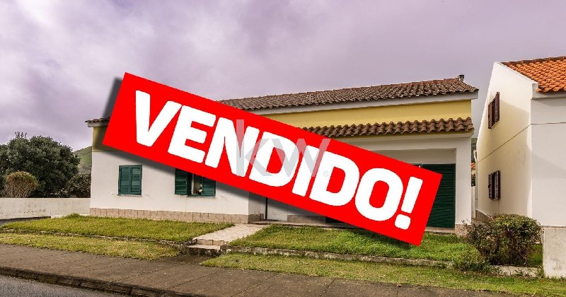 3 Häuser mit Seeblick kaufen in Caveira | Properstar CH