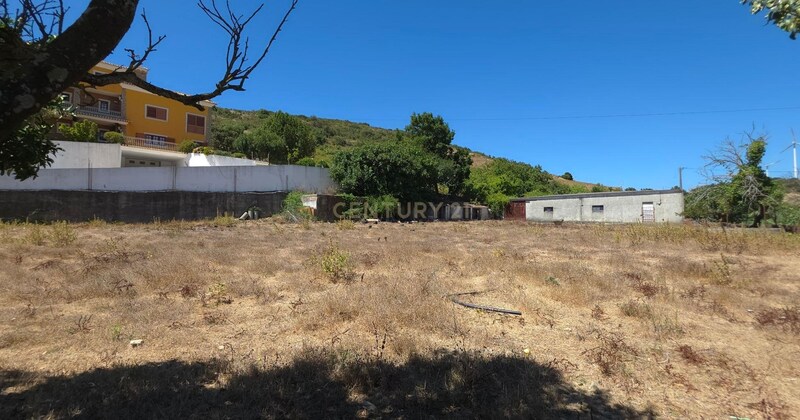 Urbanizable Land with Warehouse - Plot of land for sale - Properstar