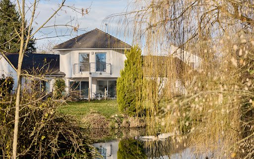 1 Home with Lake view for Sale in Pusey | Properstar