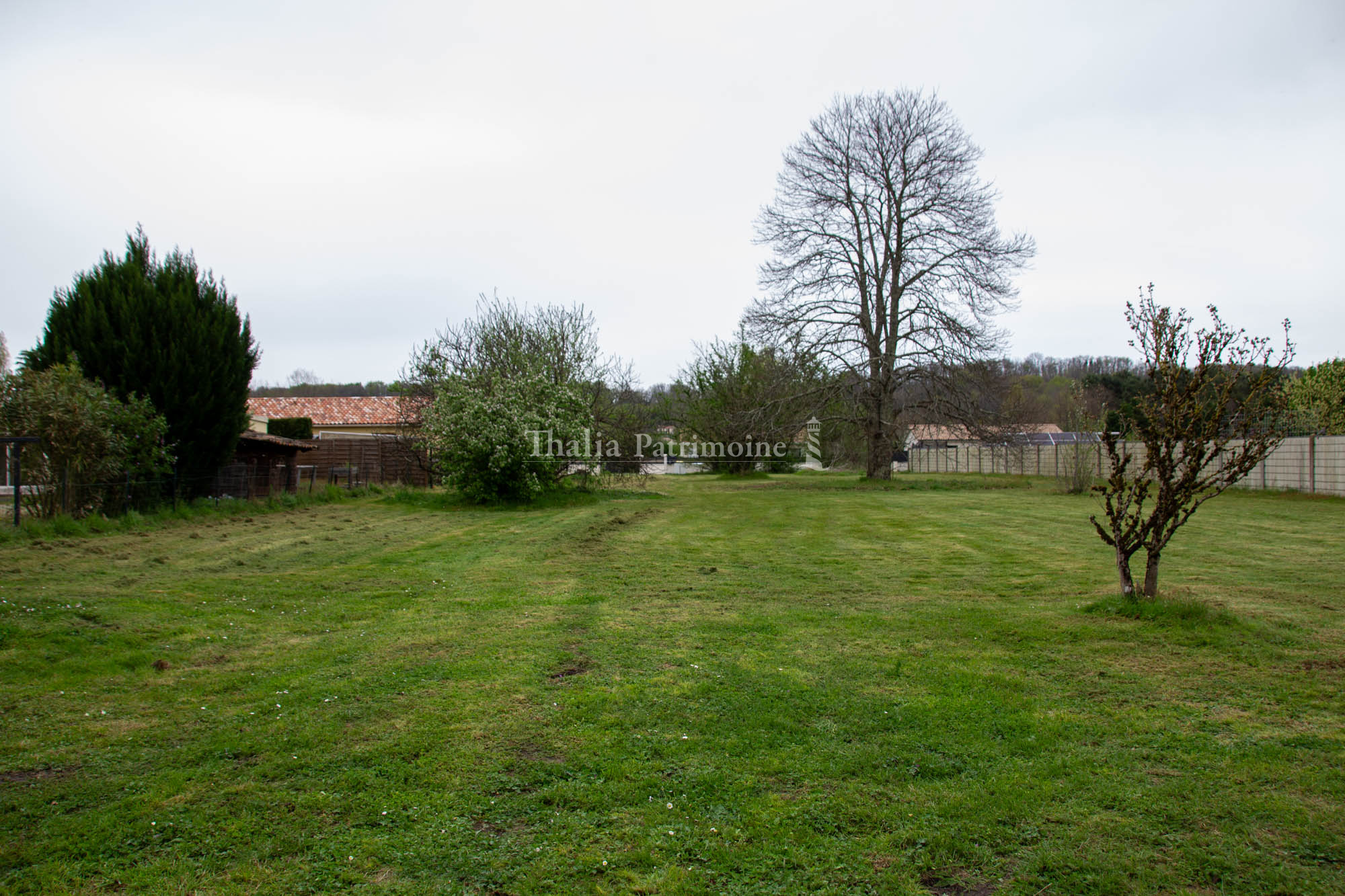 Building plot of 976 m2 in Lamothe-Montravel Great opportunity - 24230 ...