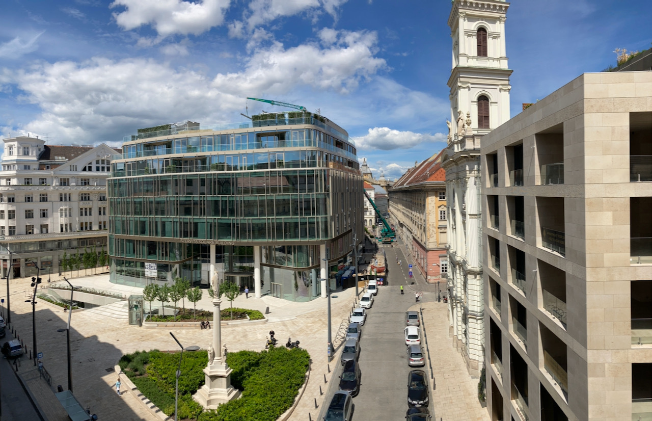 Design 1 bedroom apartment for sale overlooking Szervita Square ...