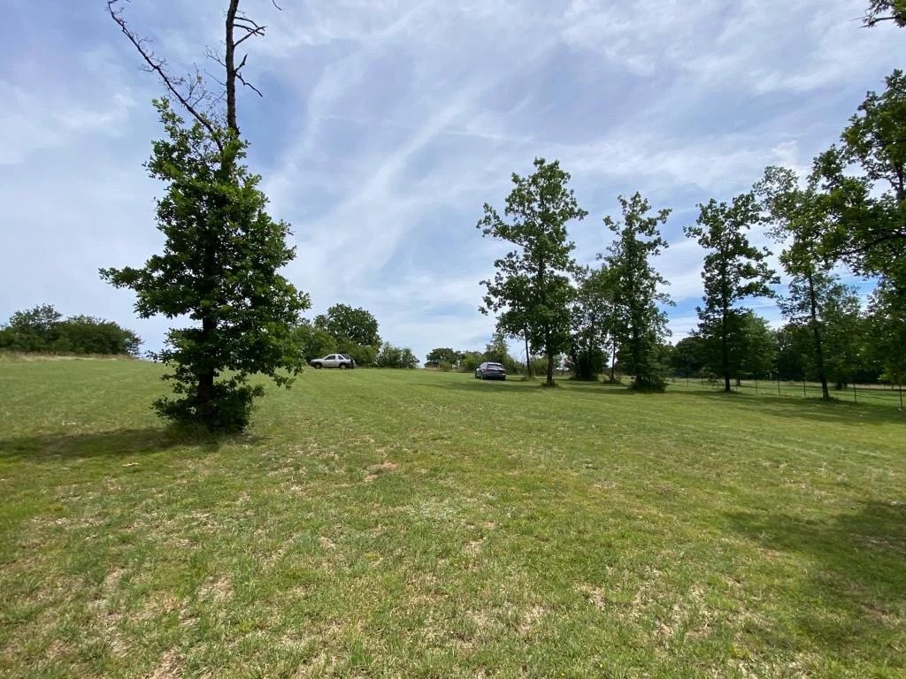 Building land of 3968 m² serviced - 46700 Mauroux - Plot of land for ...