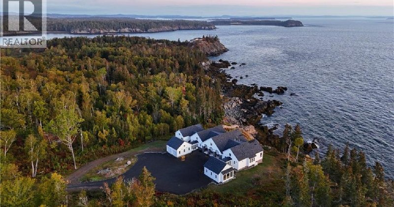 1 Haus mit Seeblick zum Verkauf in New Brunswick | Properstar