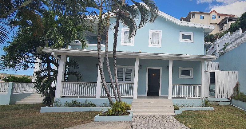 2 Homes with Garden view for Sale in Cas-en-Bas | Properstar