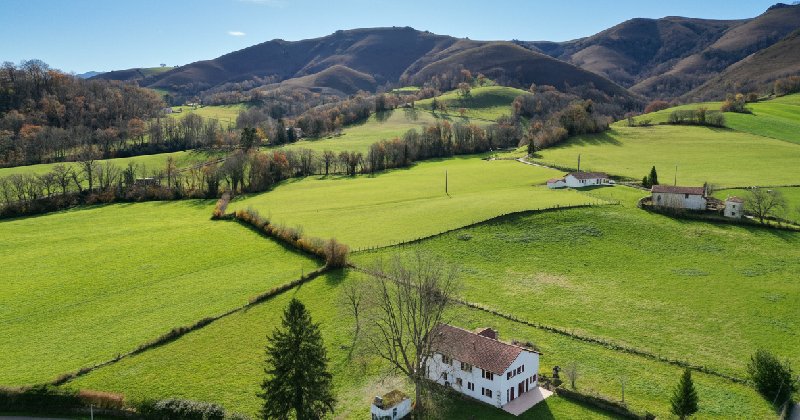 28 4+ bedrooms Houses for Sale in Saint-Jean-Pied-de-Port | Properstar