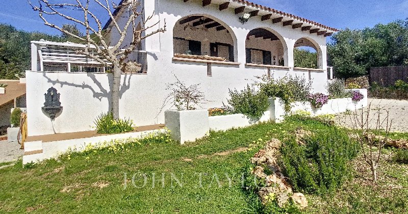 Country house with swimming pool and 4.000 m² plot near Alaior - 07730 ...
