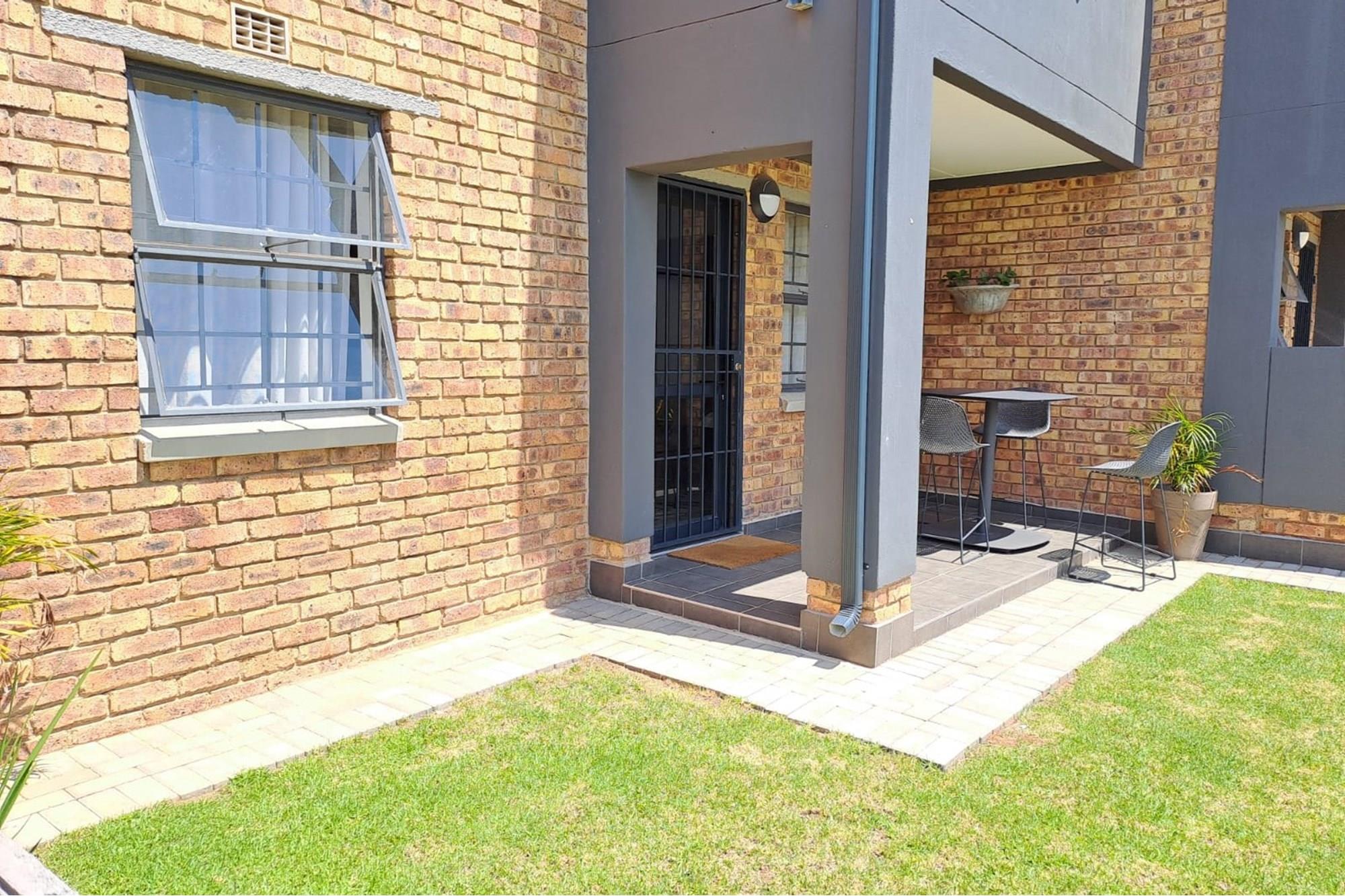 Modern 2 Bedroom Living in Secure Surroundings - Wolmer, Pretoria ...