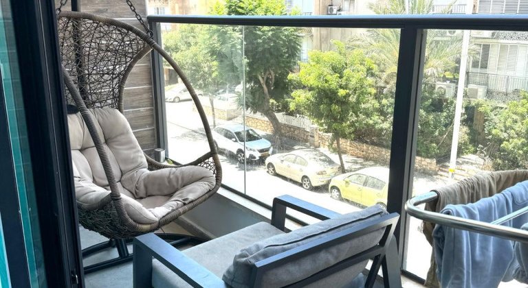 Stunning renovated 3-room apartment – southern bat yam district - Sud ...