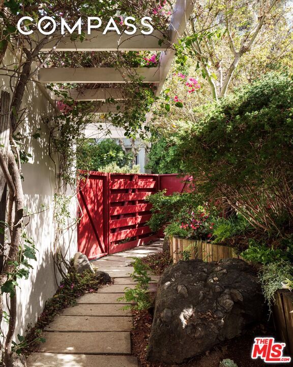 2764 Outpost Dr, 90068 Los Angeles - 4 łóżek budynek na sprzedaż ...