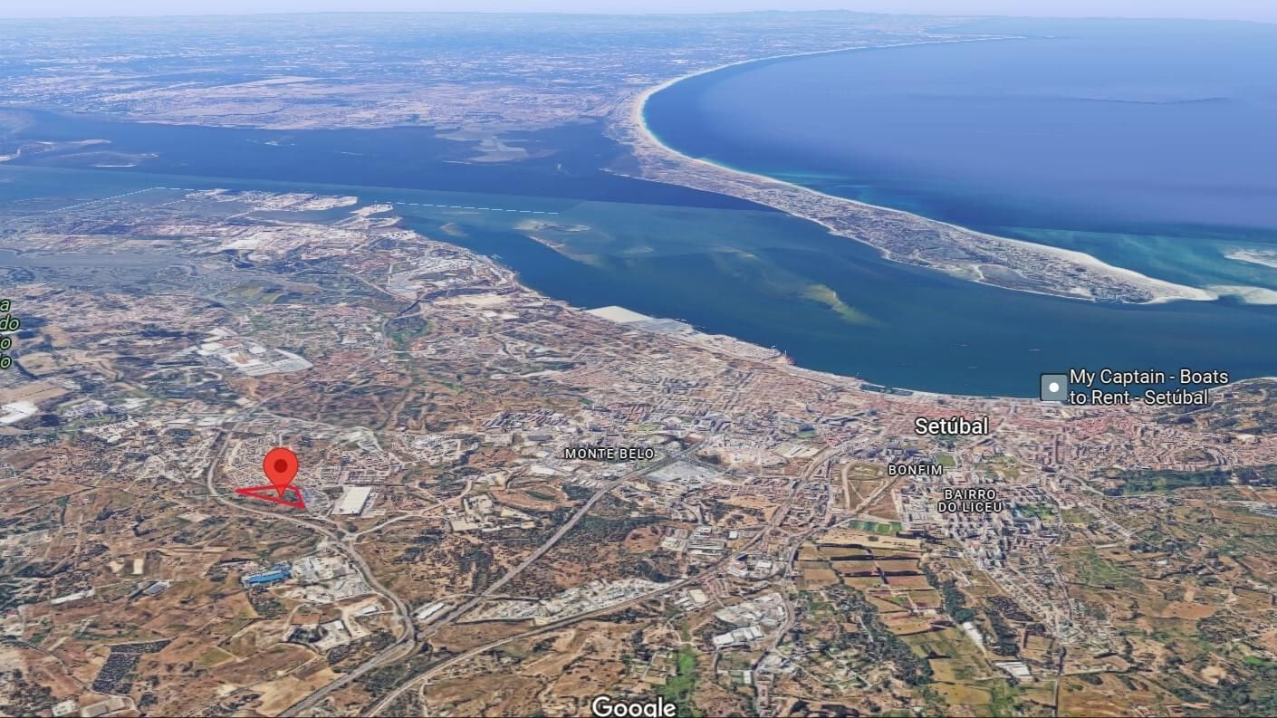 1 Land Plot with Lift for Sale in Setúbal | Properstar