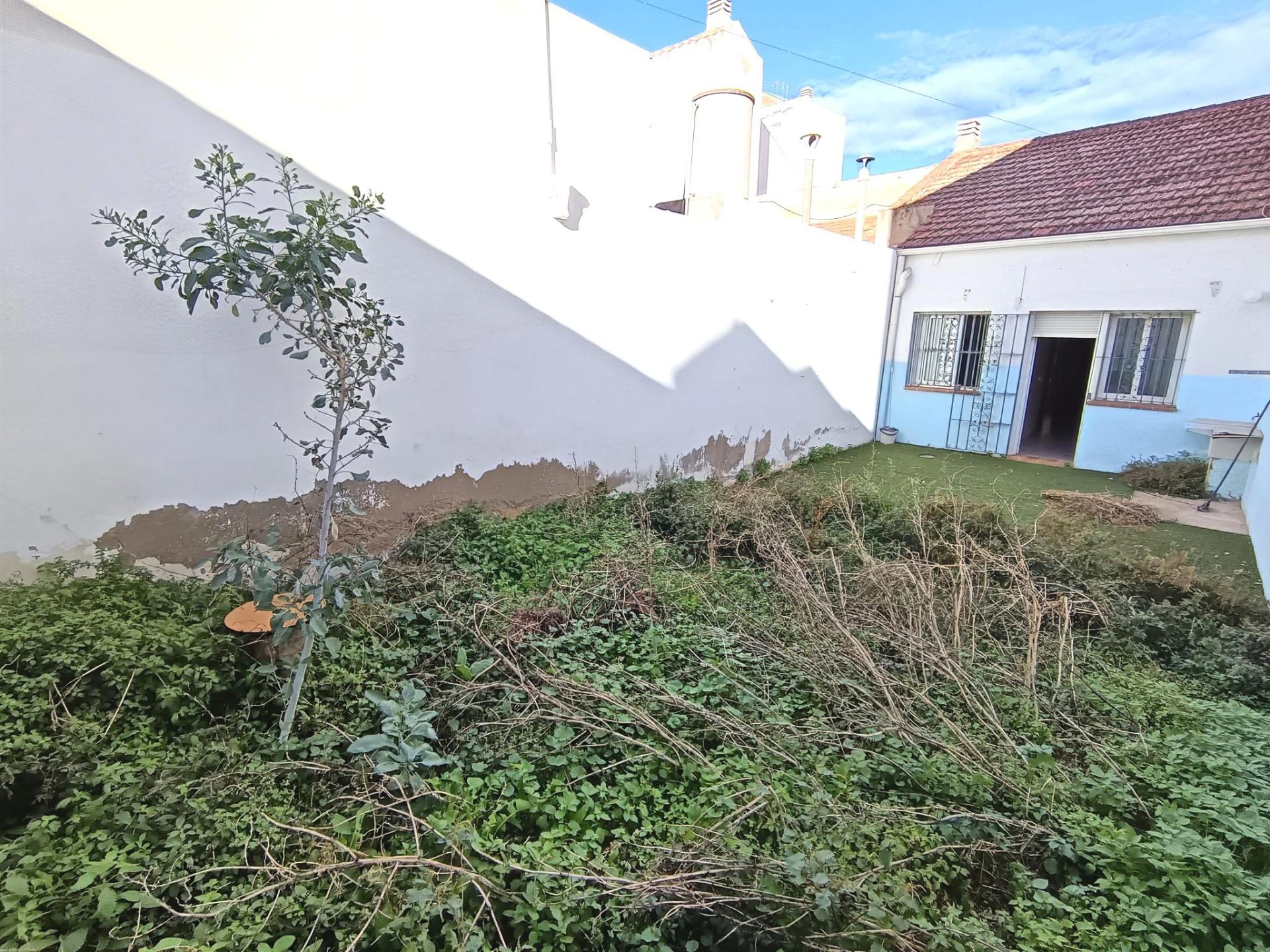 HOUSE BY THE POOL. OPTION OF SWIMMING POOL, GARAGE, CHILL-OUT AREA ...