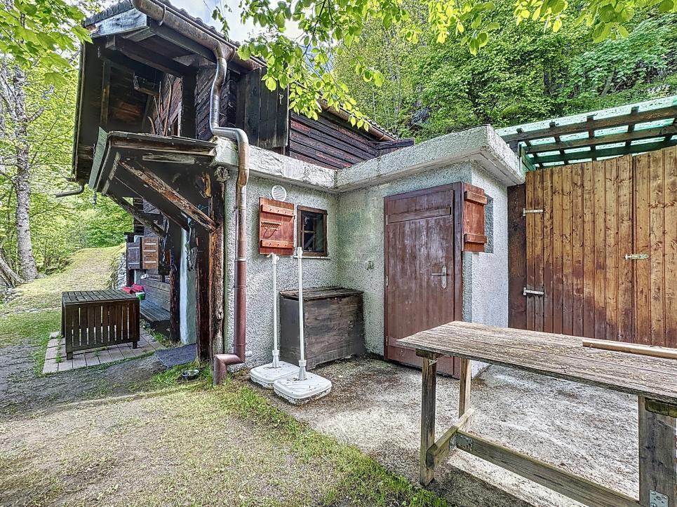 A place to live in summer, to contemplate in winter, to love all year ...