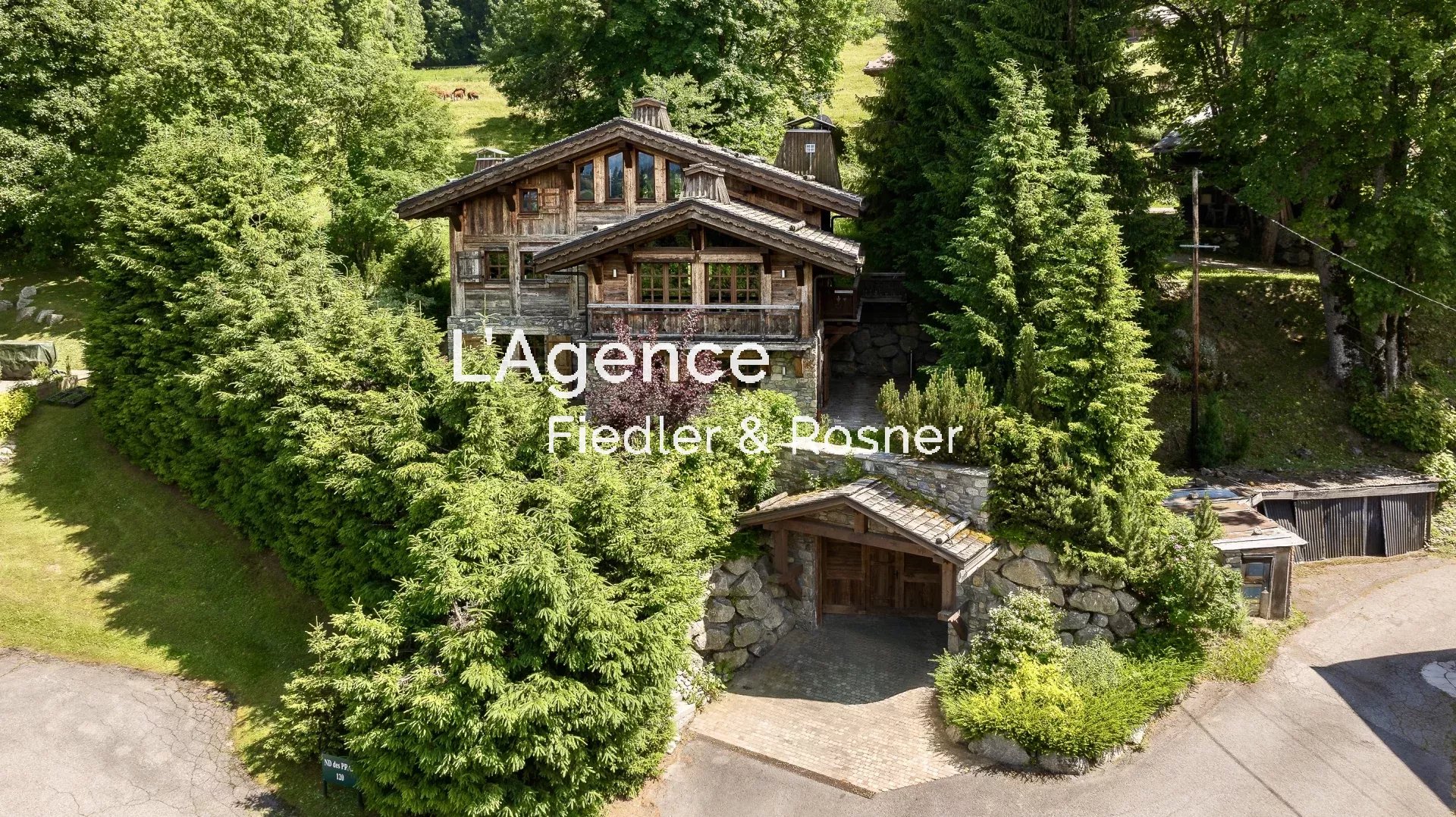 REF 661: EXCLUSIVITY - MEGEVE - WARM AND SUNDRENCHED CHALET - 74120 ...