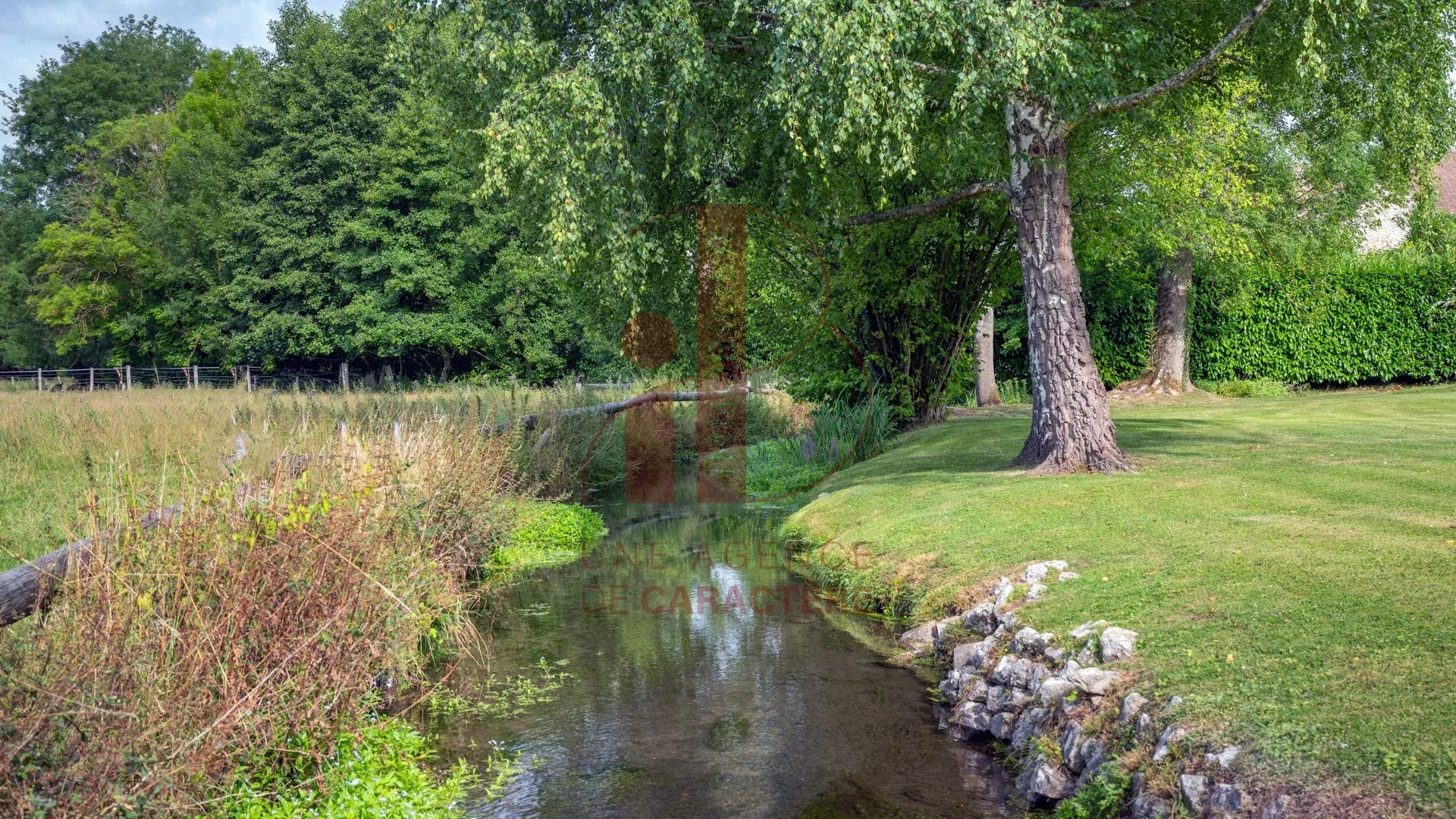 SOUTH FONTAINEBLEAU - VILLAGE OF CHARACTER - CHARMING RESIDENCE 361M² ...