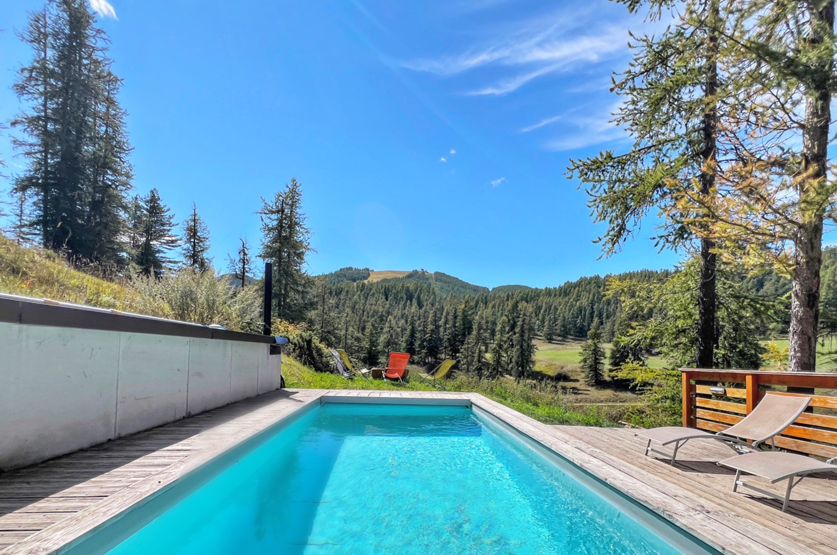 Chalet 385 m2 on 2700 m2 of land with a swimming pool and jacuzzi ...
