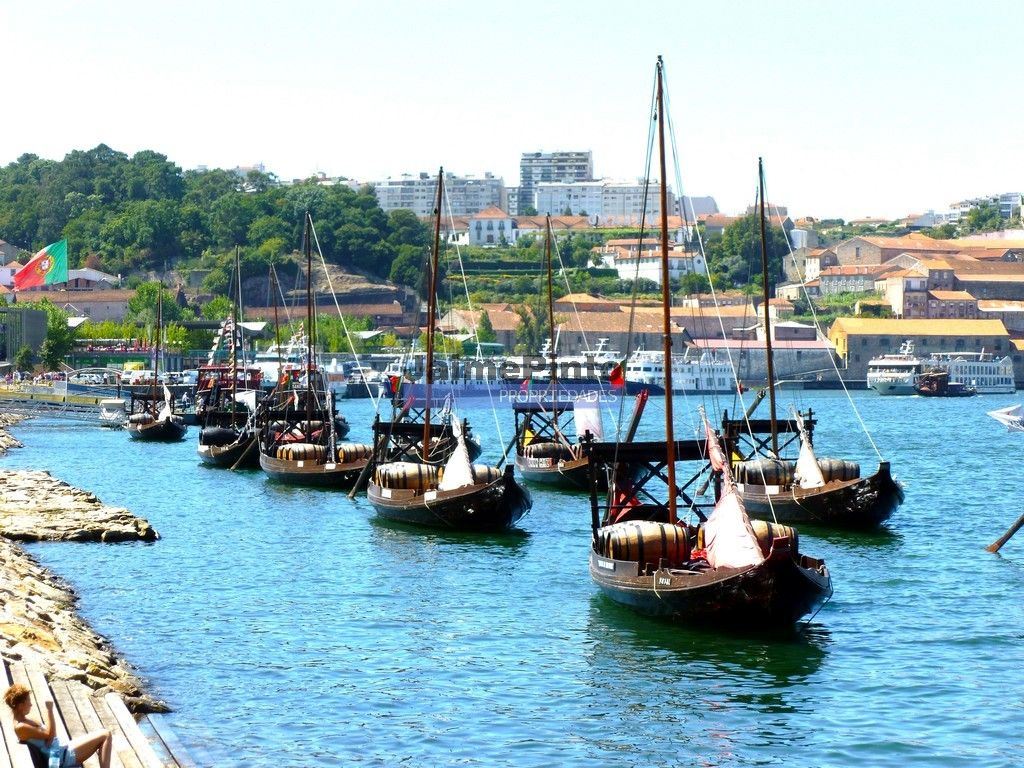 JAIME PINTO - Soc. Med. Imob., Lda - Lic. AMI 445 - Properstar CH