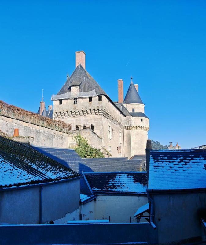 A property of character with many possibilities, a stone's throw from ...