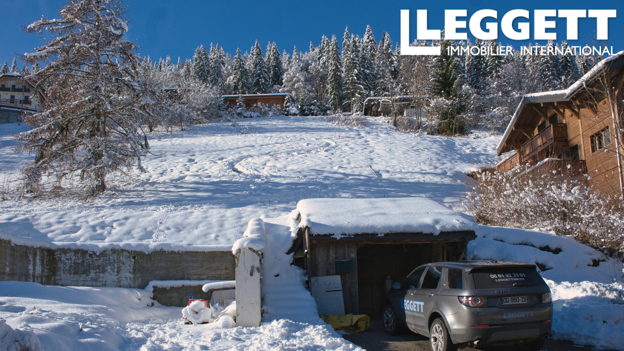Morzine center building plot with a superb view of the mountains ...
