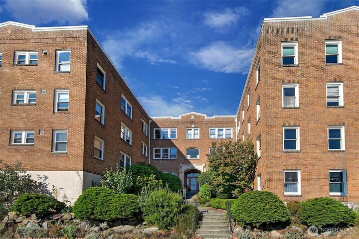 Coopérative de la région queen-anne - 220 W Olympic Place 308, 98119 ...