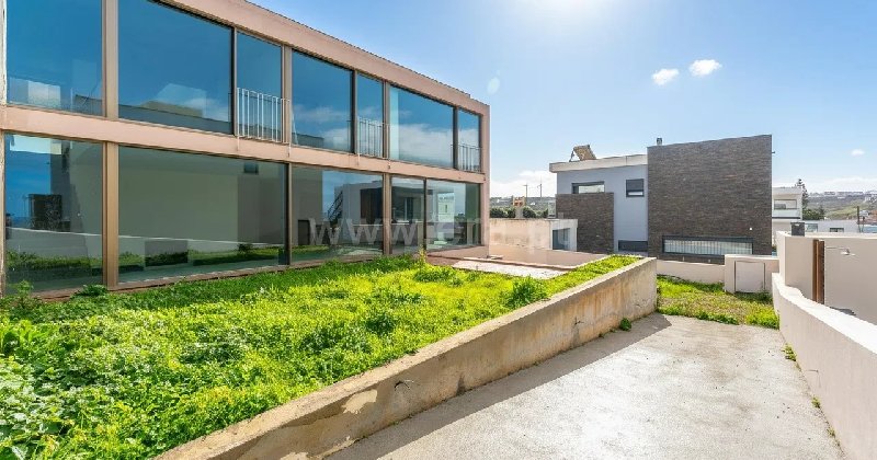 151 Apartments and Houses with Sea view for Sale in Chiado | Properstar