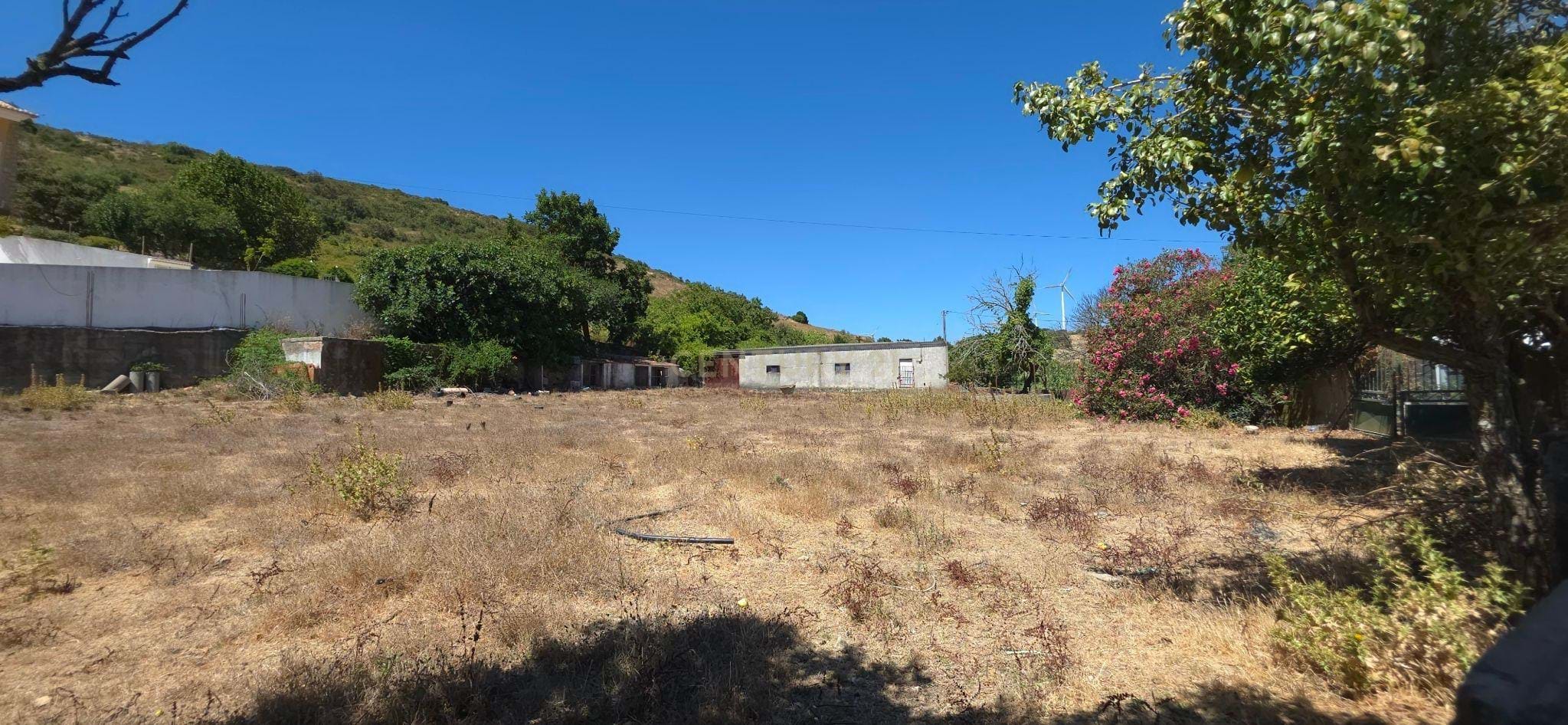 Urbanizable Land with Warehouse - Plot of land for sale - Properstar